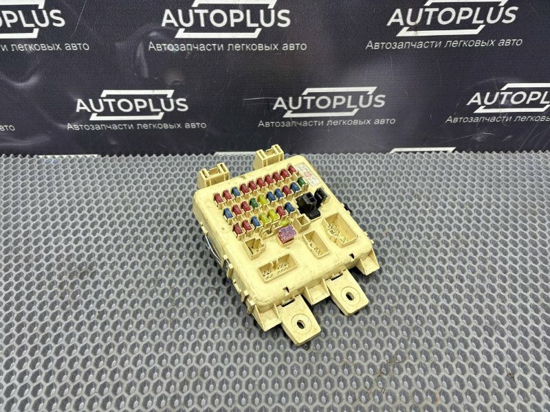 Блок предохранителей салонный