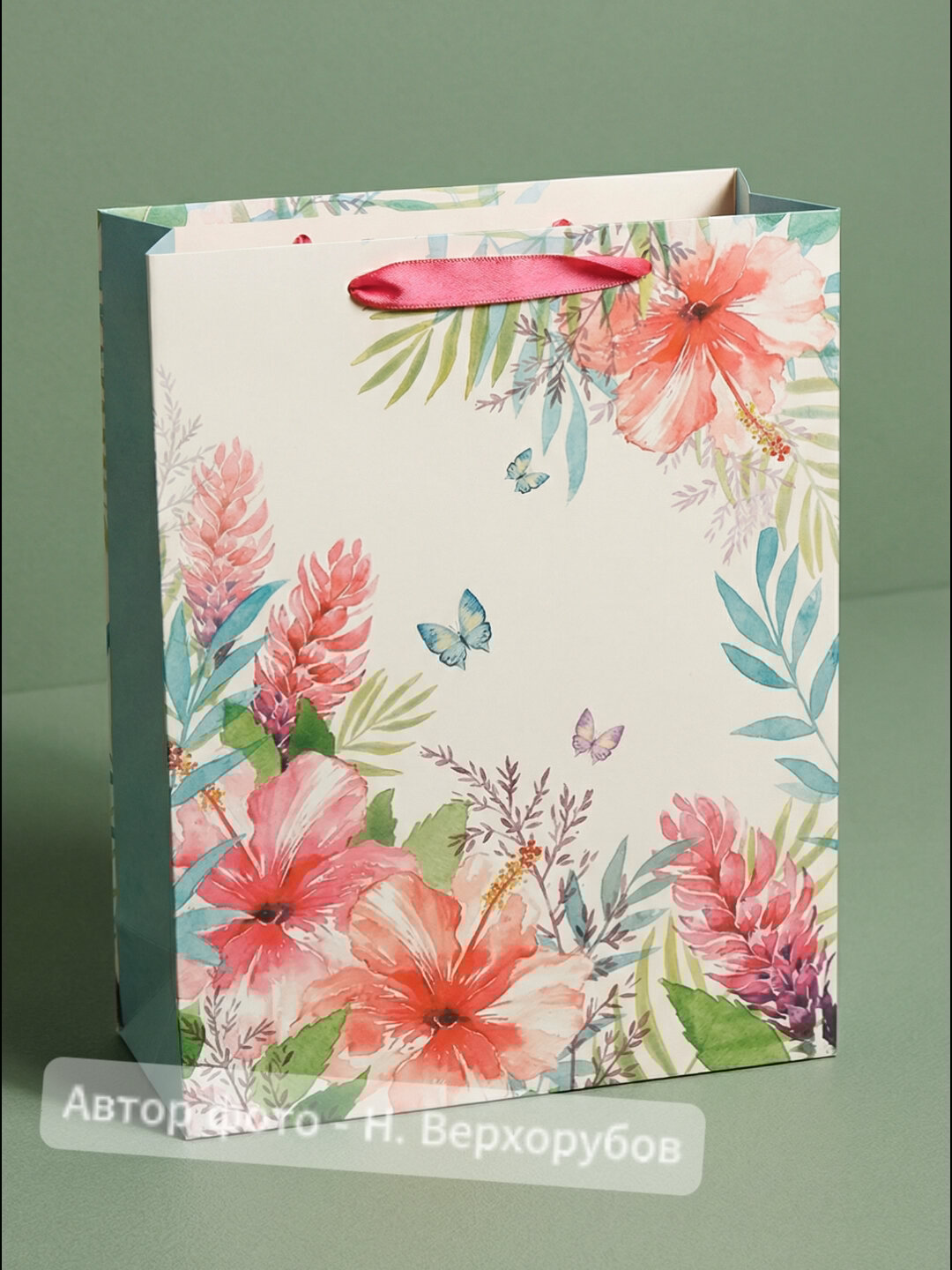 Дизайнерский подарочный пакет "Волшебный лес" на бумаге премиум-плотности 32 х 26 х 10 см 1 штука