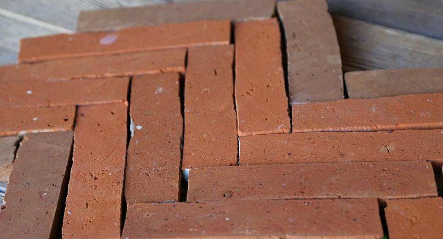 Керамическая плитка напольная из старого кирпича