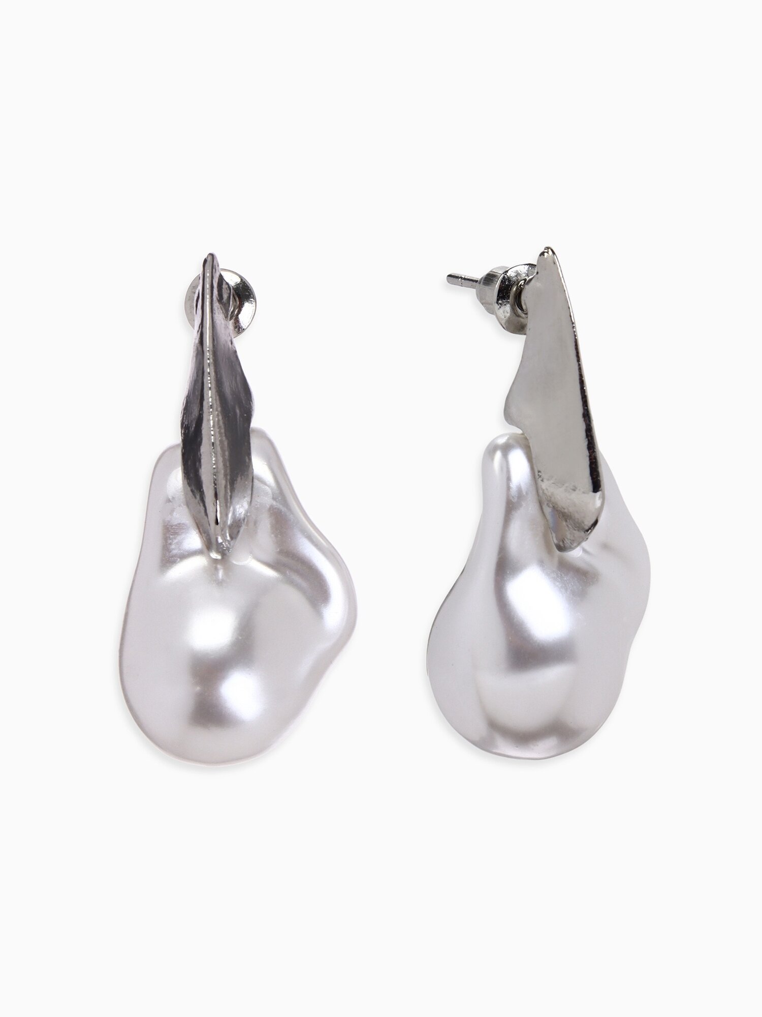 Серьги пусеты, пластик