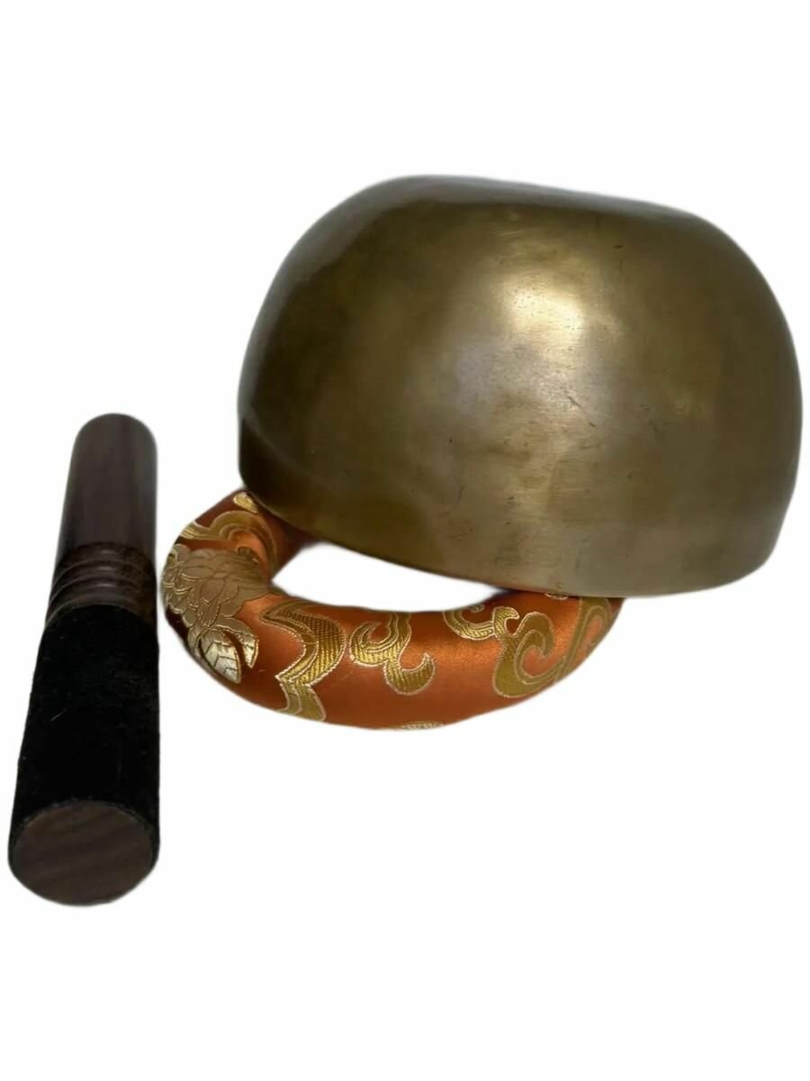 Тибетская поющая чаша (кованая): диаметр 16.5 см, ноты Си, частота вибрации: 242 Гц, в комплекте со стиком и подушечкой