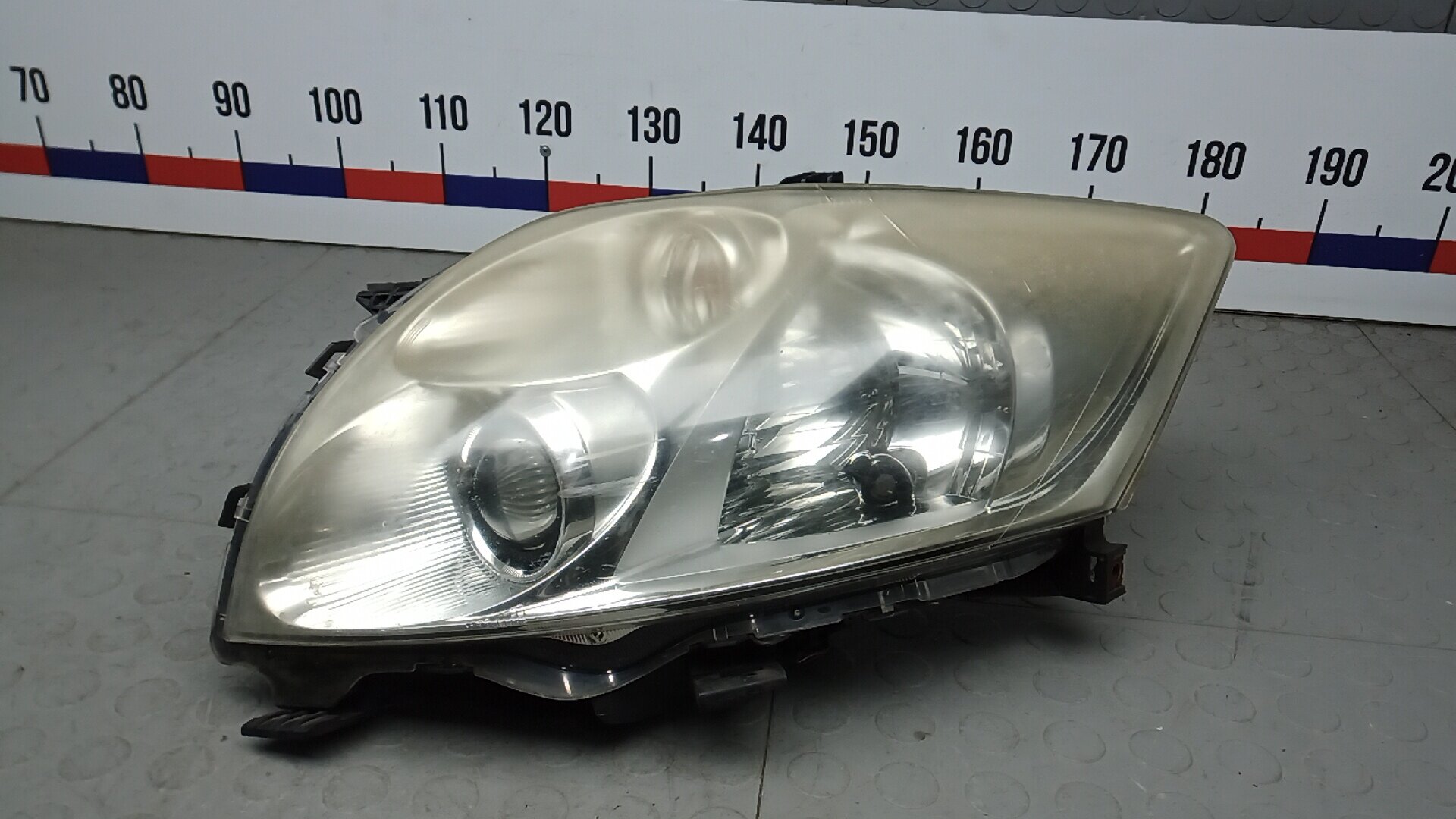 Фара левая TOYOTA AURIS E150