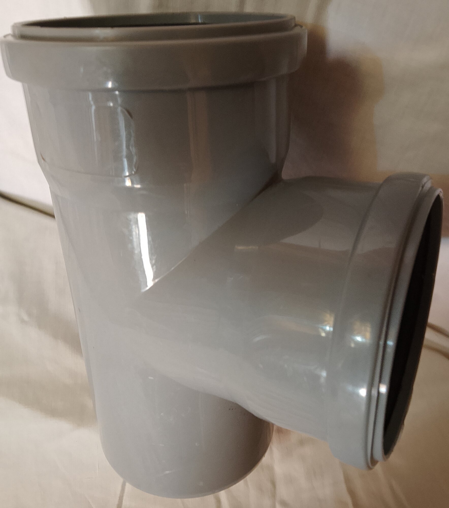 Тройник внутренний 110 х 90° цвет серый.