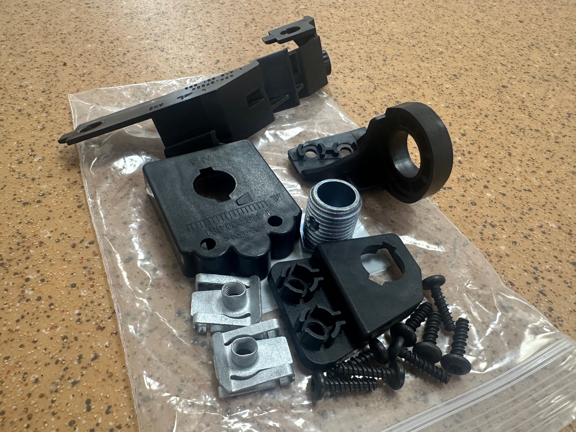 Ремкомплект фары левой (ушки) VolksWagen Tiguan II оригинал 5NA998225A