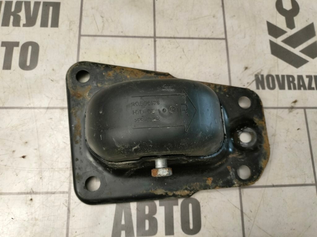 Кронштейн (п.з.к.) VW Golf 5 03-09