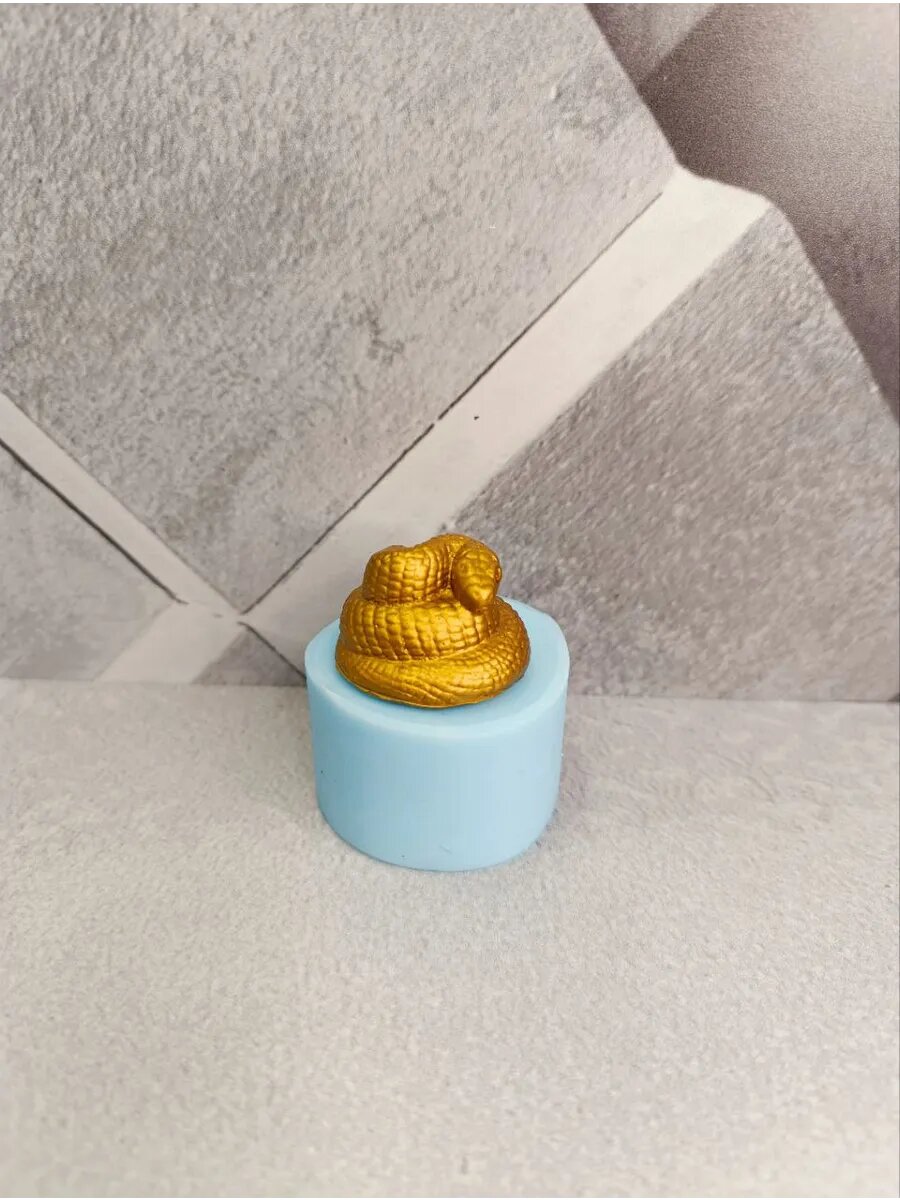 Молд силиконовый "Змея-малютка". Высота готового изделия 2 см.