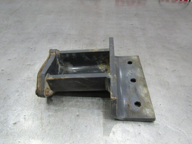 Ограничитель хода ведущей балансирной тележки Scania 6-series, погнут