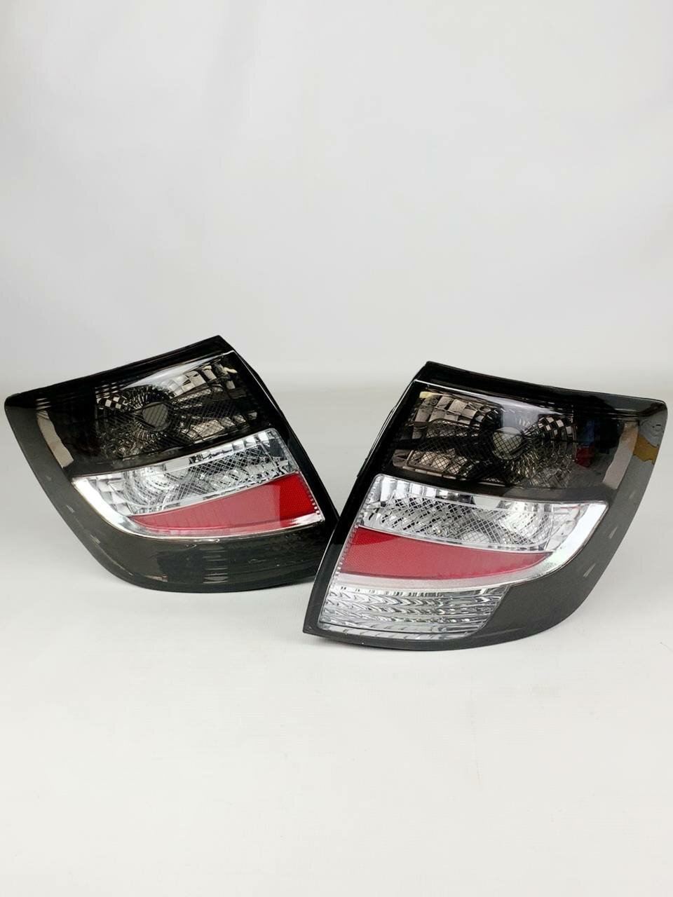 Задние фонари для Granta Седан Тонированные красный катафот, белые секции поворотников и заднего хода