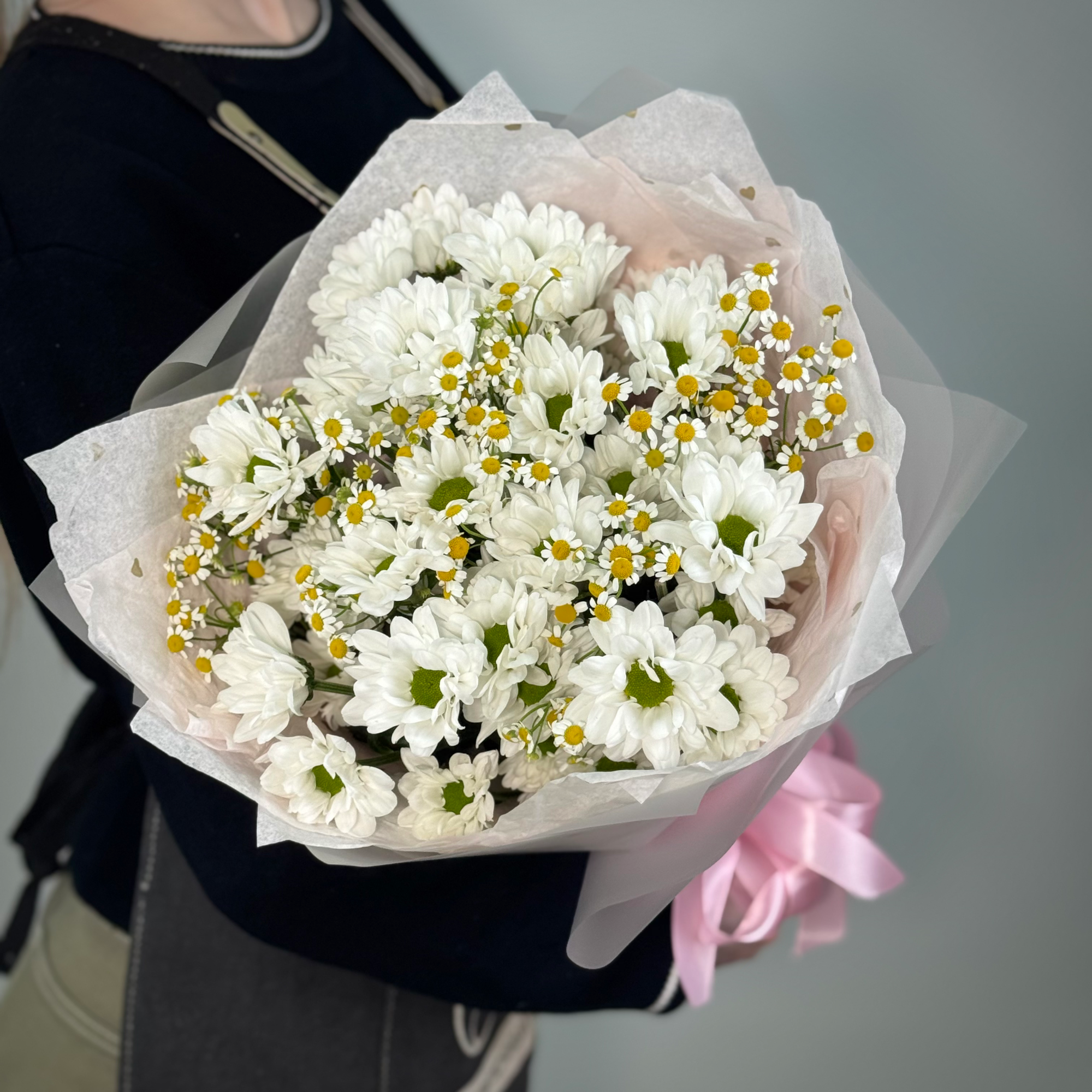 Букет Искренность чувств в стильной упаковке. «365 Поводов» - живые цветы с доставкой