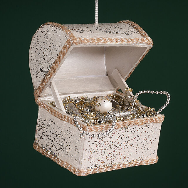 Елочная игрушка Сундук Бравого Принца: Лес Саксен 11 см, подвеска, Winter Deco, 2007418