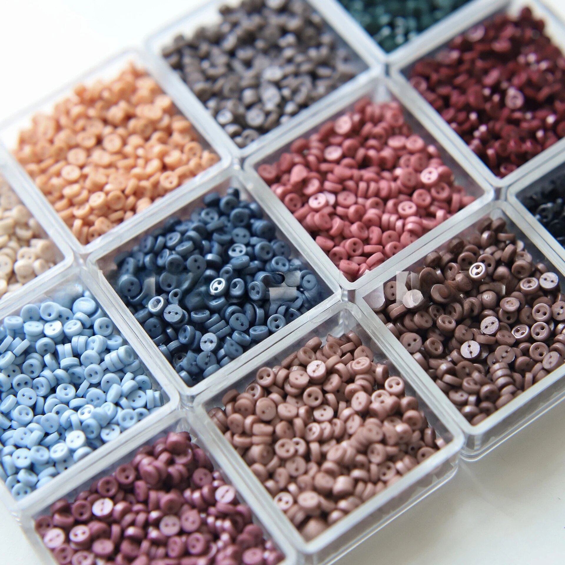 Мини-пуговицы ZheHui пластиковые 2-отверстия 200 шт 200pcs, mixed color