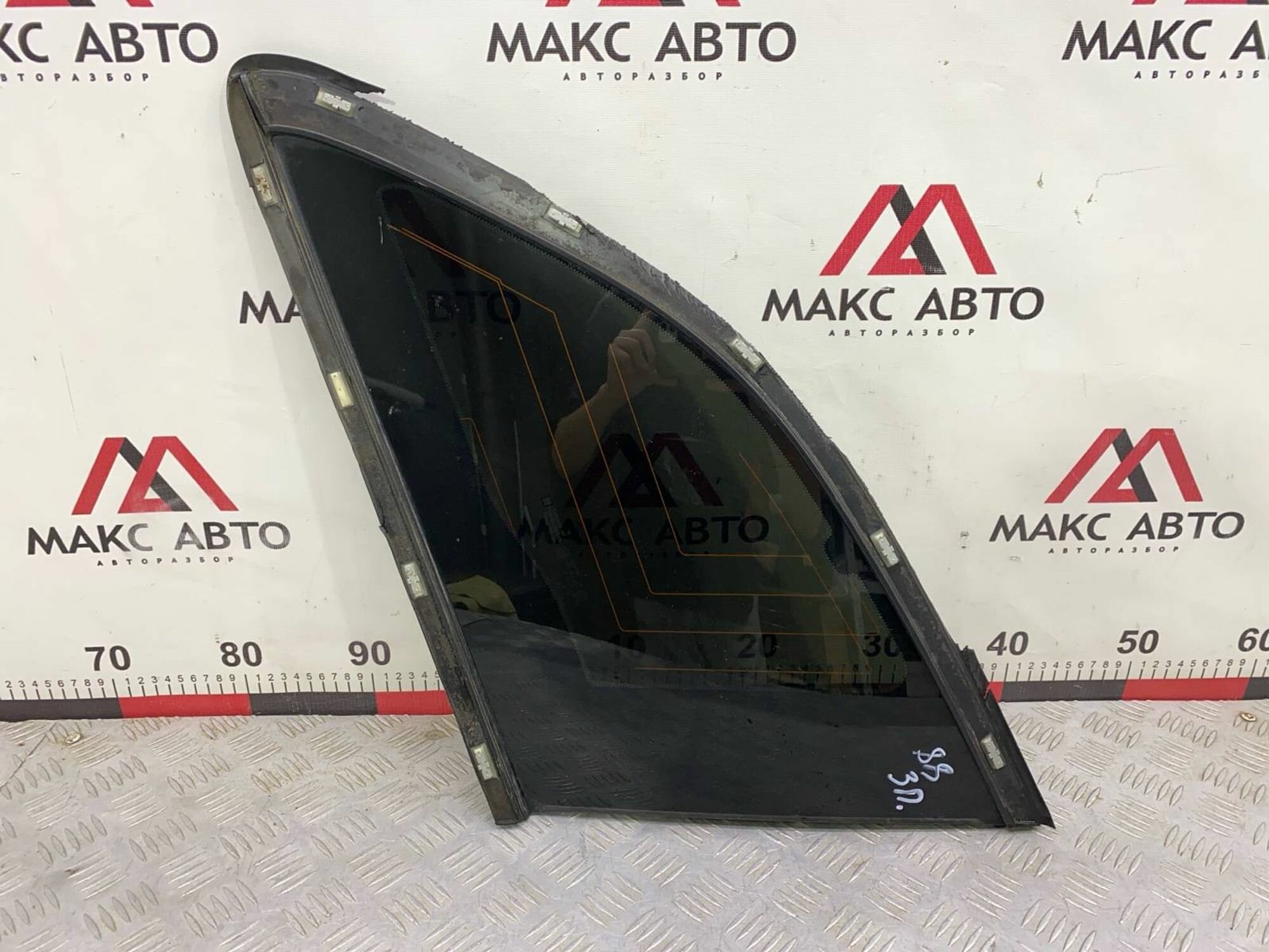 Б/У форточка ( стекло глухое , кузова , двери )