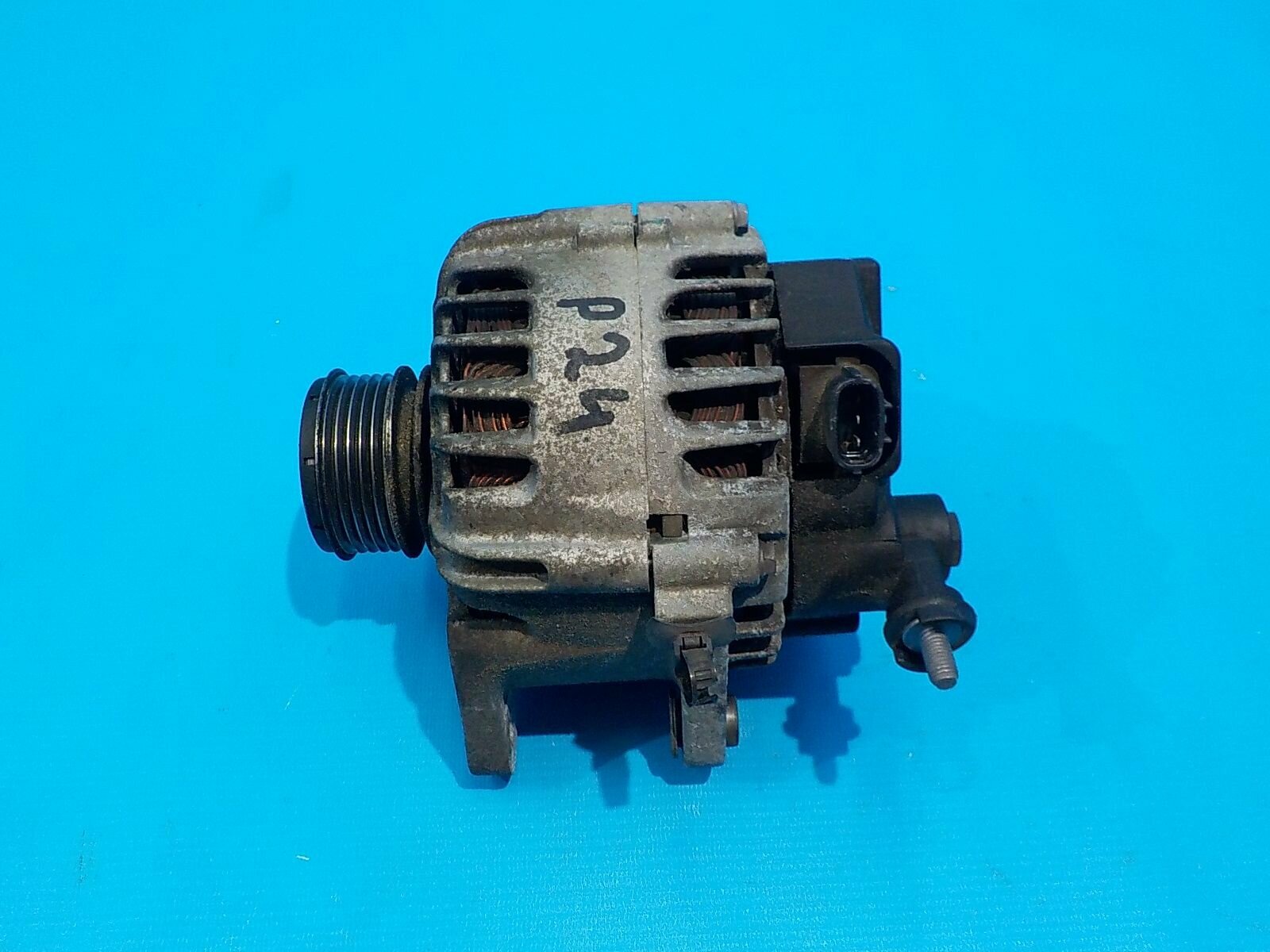 Генератор двигателя KIA Ceed (ED) 2007-2012 373002A600 - Б/У