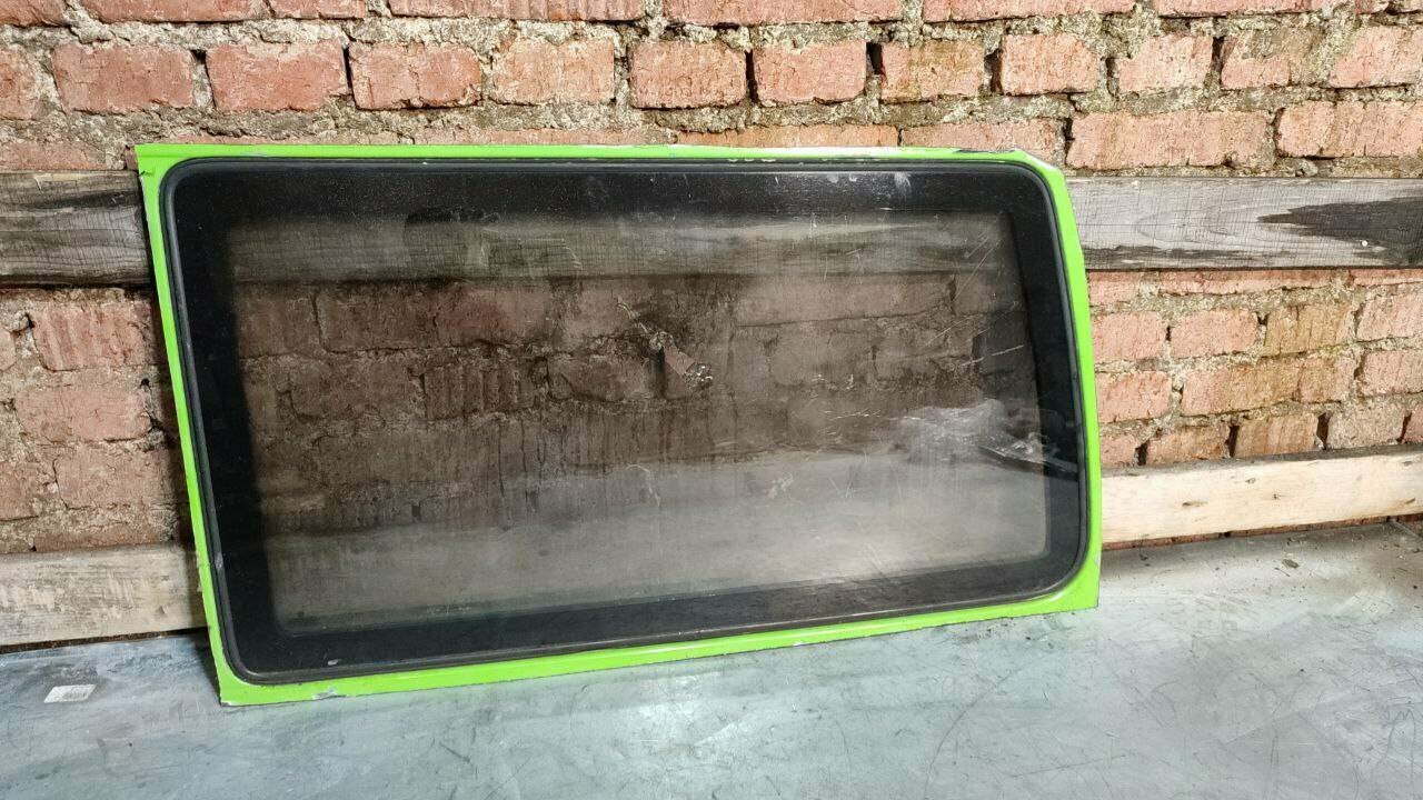 Стекло кузовное правое Volkswagen Transporter T4 (1990 - 2003)