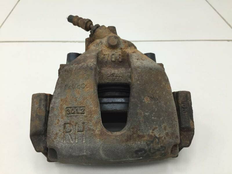 Суппорт передний правый Mazda 3 BL 2008-2013