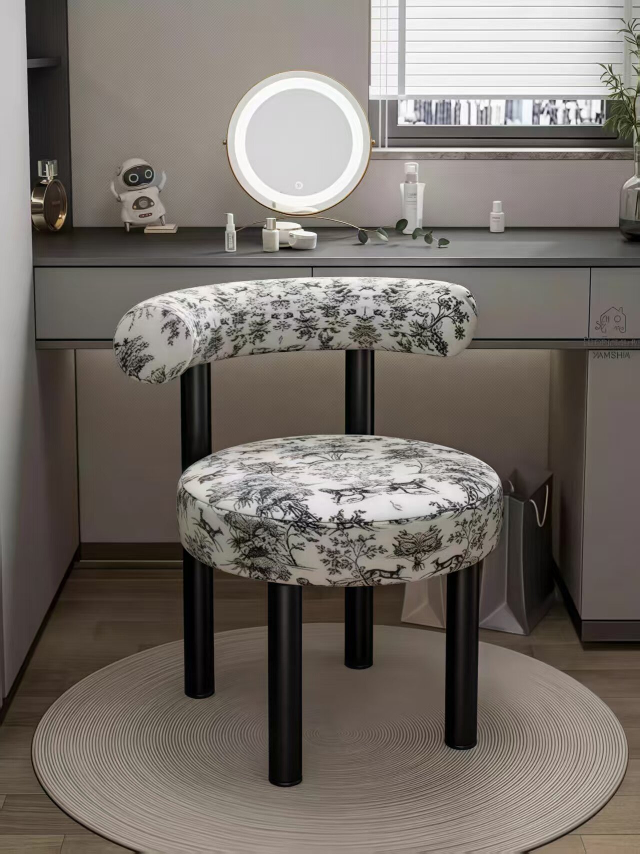 Кресло "Искусство черного цветка", 46х37х78 см, обивка из экокожи, наполнитель спонж