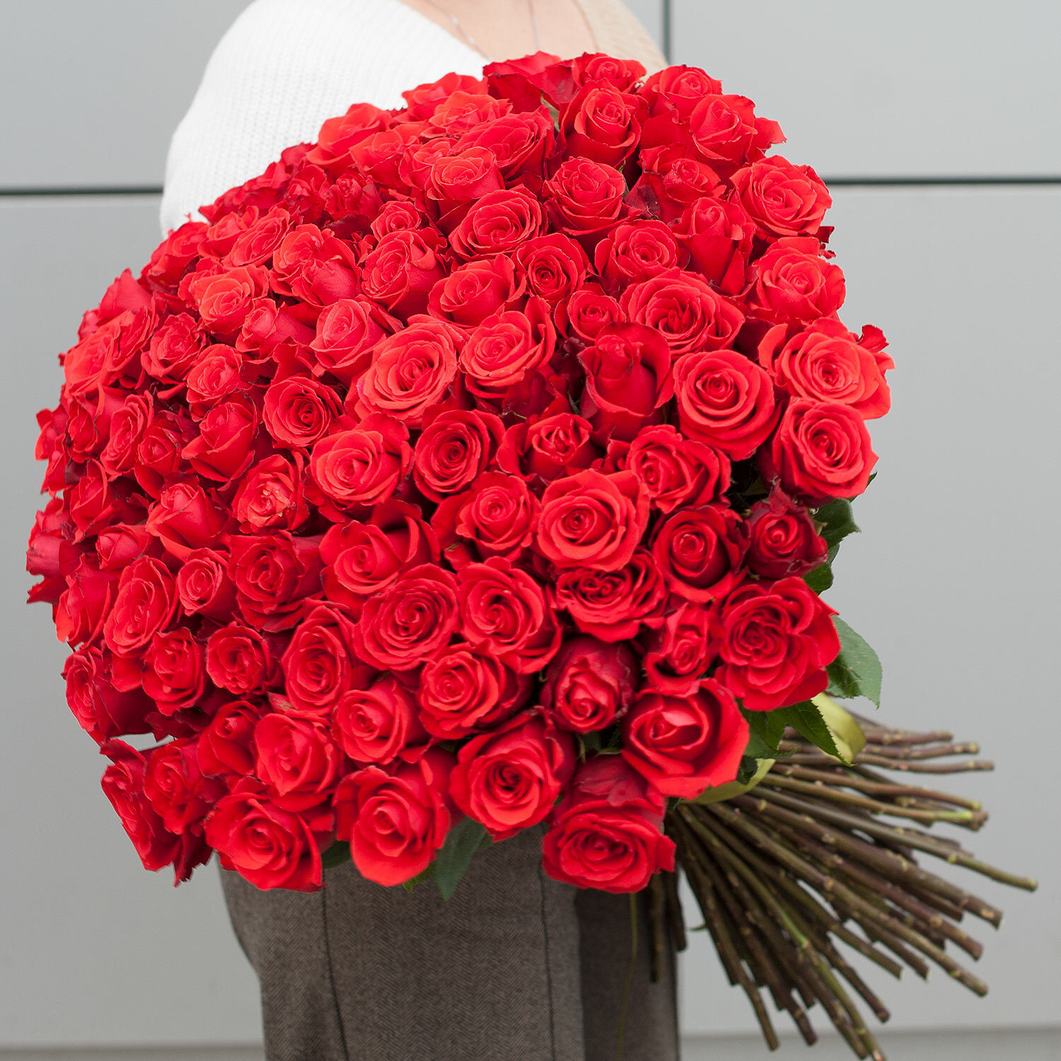 Букет из ярко-аллых эквадорских роз премиум класса "Ослепительная Нина"