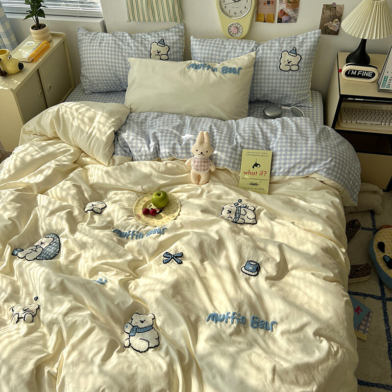 Комплект постельного белья из четырех предметов, вышитый на полотенце из хлопка класса А, новый стиль 2025 года, в горошек с рисунком из мультфильмов, простыня для учениц, пододеяльник, постельное белье,150*200cm