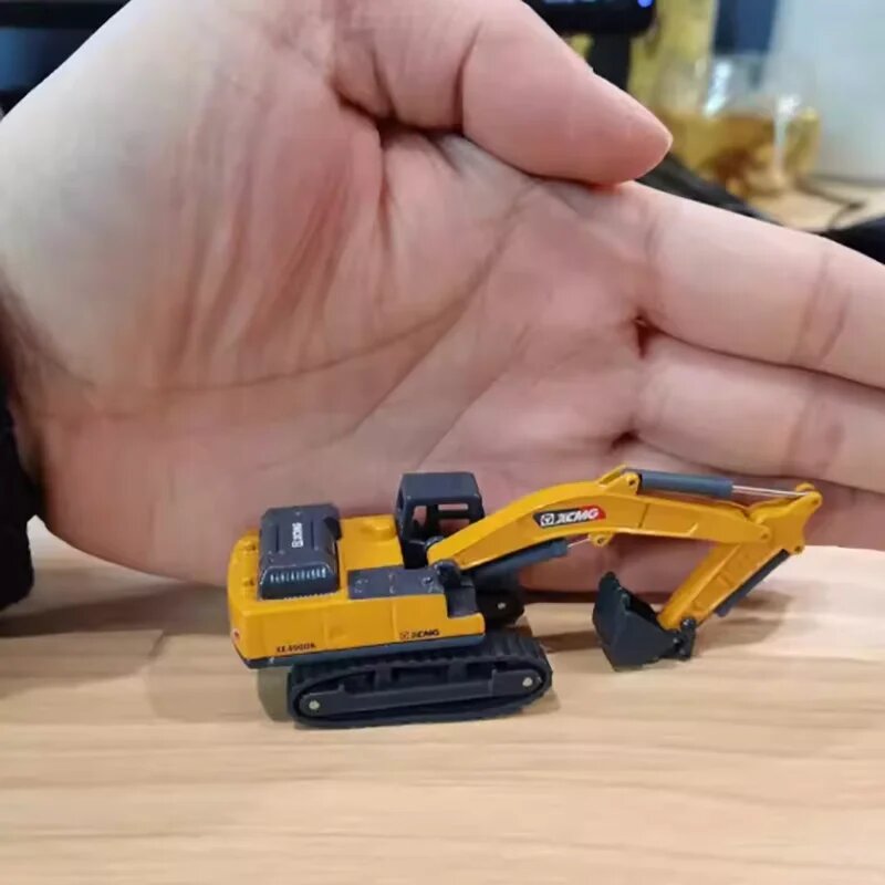 Maisto XCMG XE490DK мини-экскаватор 1:87