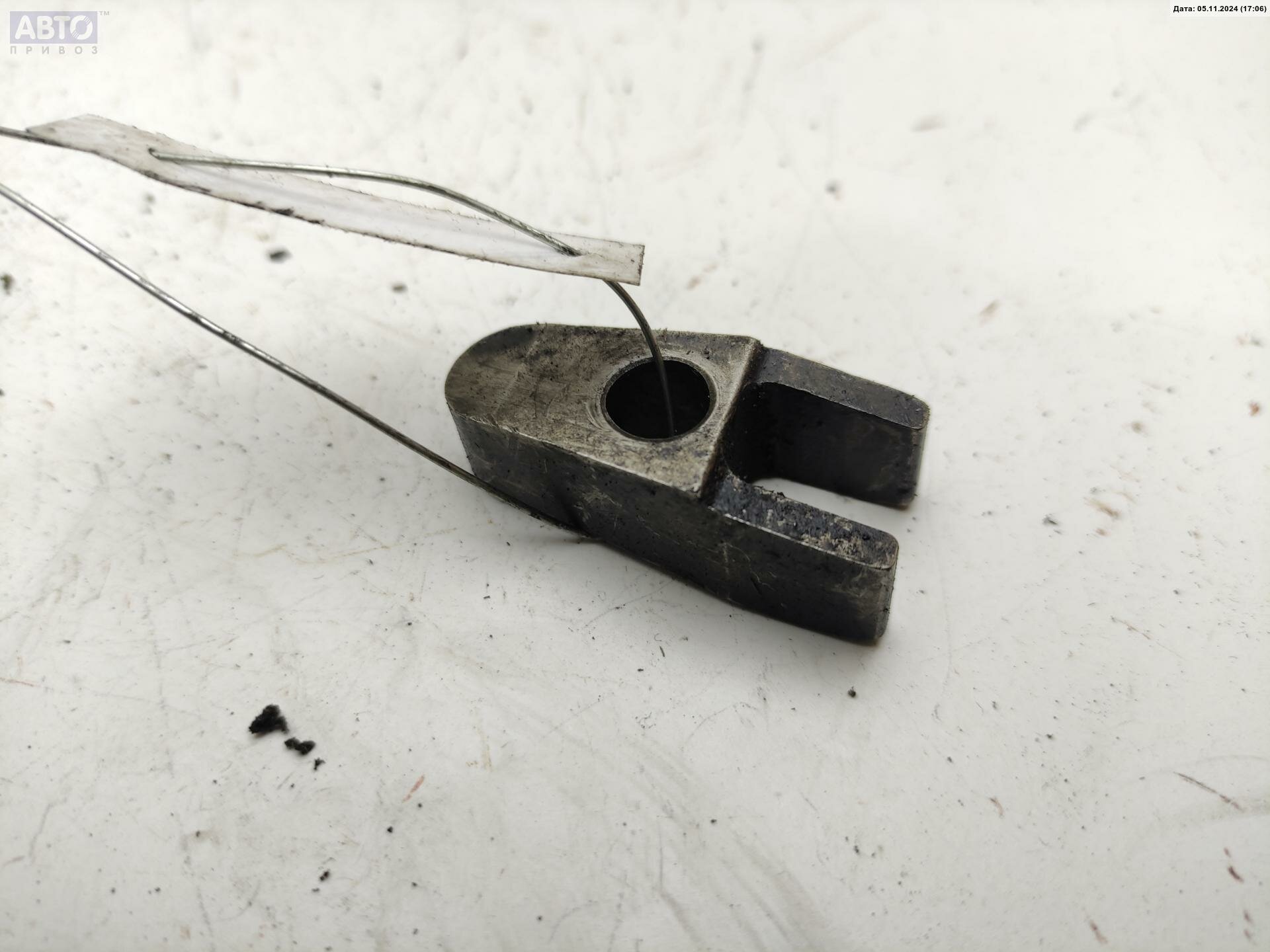 Скоба (кронштейн) крепления форсунки Mercedes E-Class W210 (1995-2002)