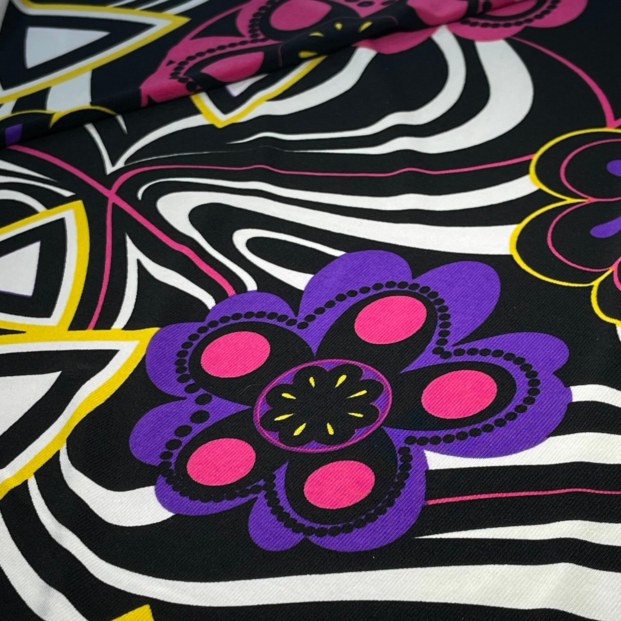 Ткань Трикотаж - принт. Состав п/э 90% лайкра 10% Ширина 150см. Корея.