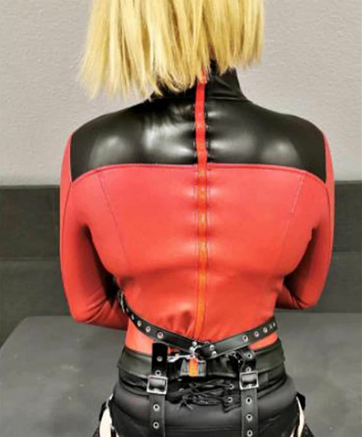БДСМ одежда для женщины латекс, Двуручный бондаж Из красной кожи
