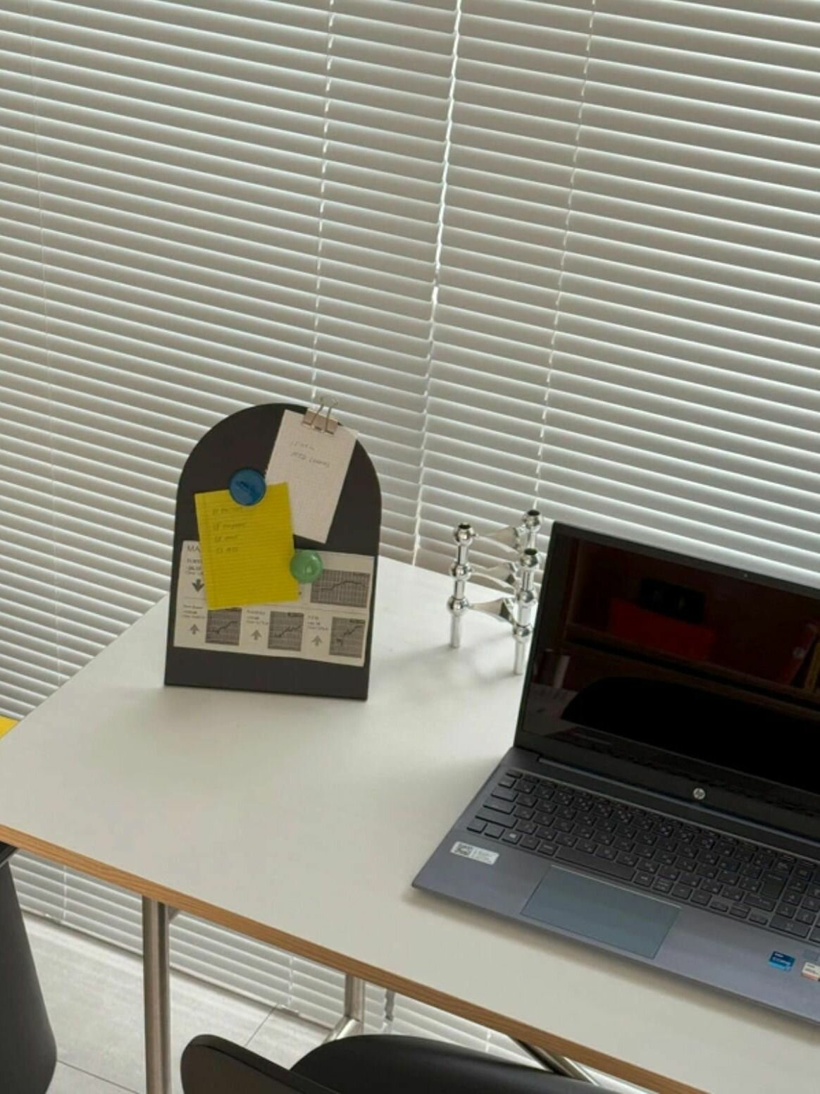 Настольная магнитная доска объявлений