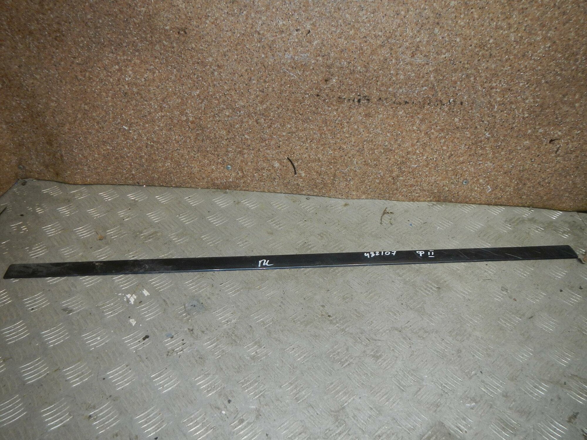 Б/У Молдинг двери передней левой, Ford (Форд)-FOCUS 2 (05-08) FORD FOCUS 2 (05-08) царапины. 482107 FORD арт. 3M51R20938