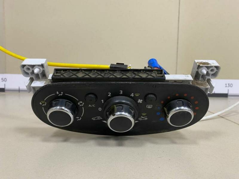 Блок управления отопителем Nissan Terrano D10 2014 кат.номер: 2751100Q2B