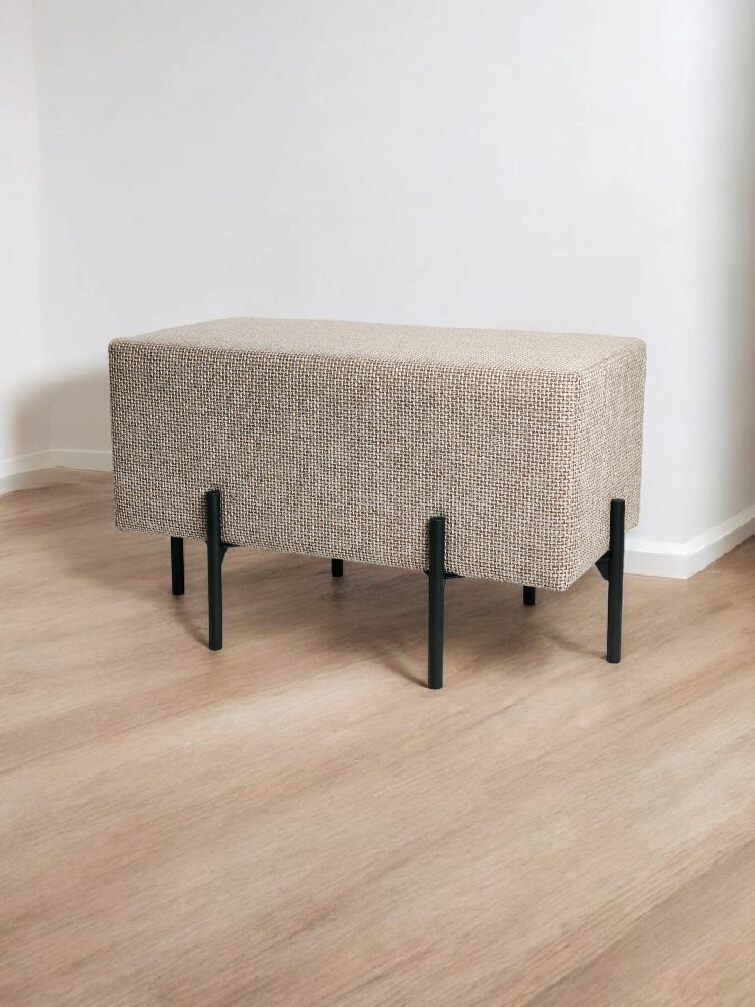 Банкетка для туалетного столика, пуф дизайнерский в гостиную, спальню с ножками с черным покрытием, прямоугольный 70х42x36, рогожка бежевый