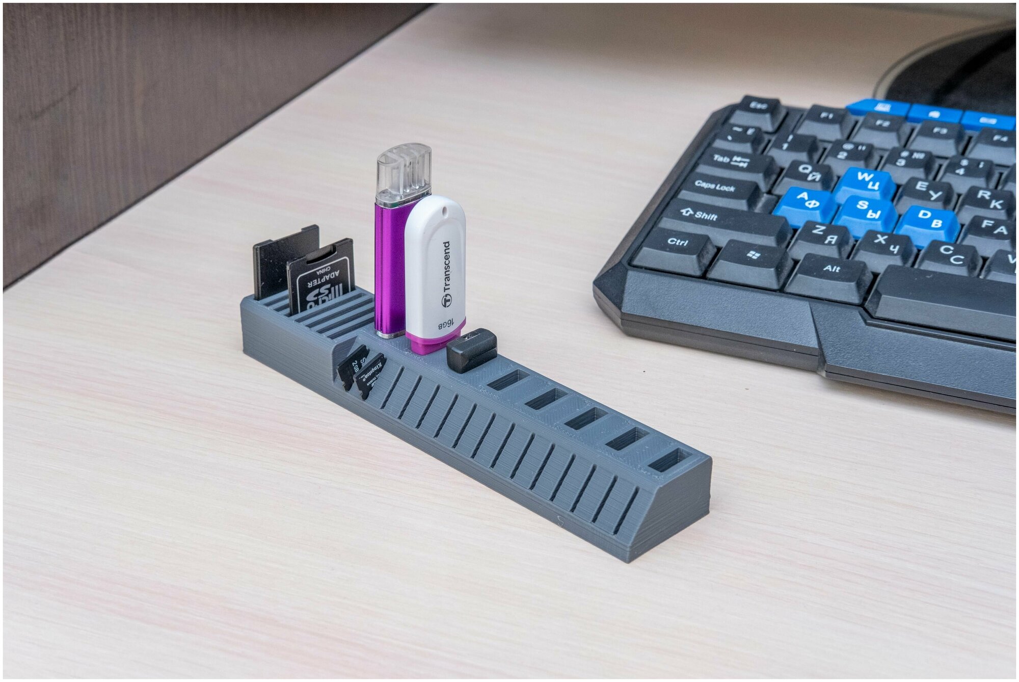 Органайзер для флешек USB microSD SD