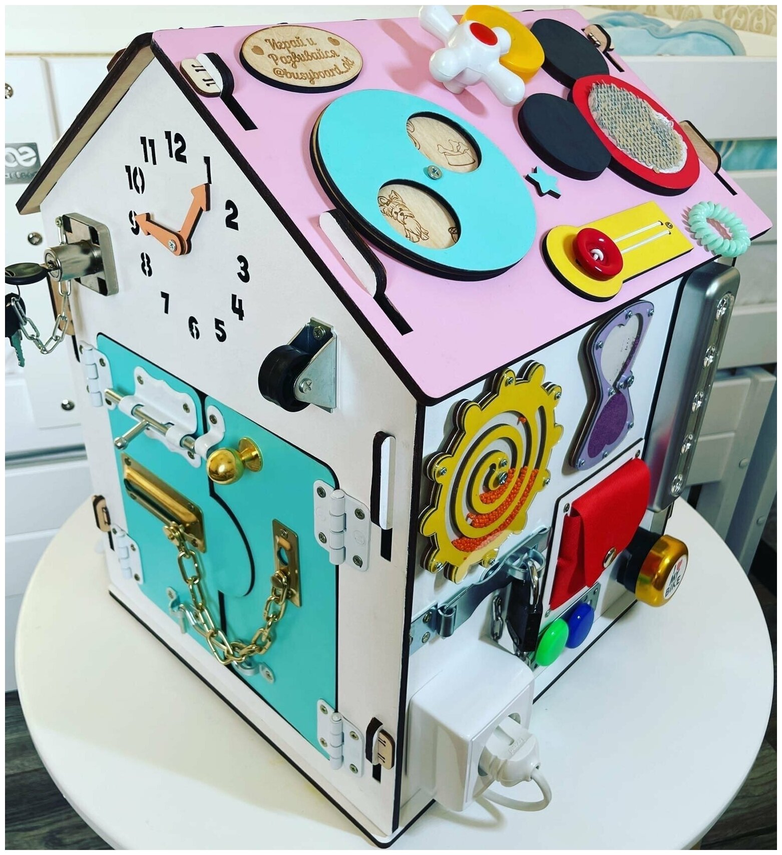 Бизиборд-Домик для девочки бизидомик