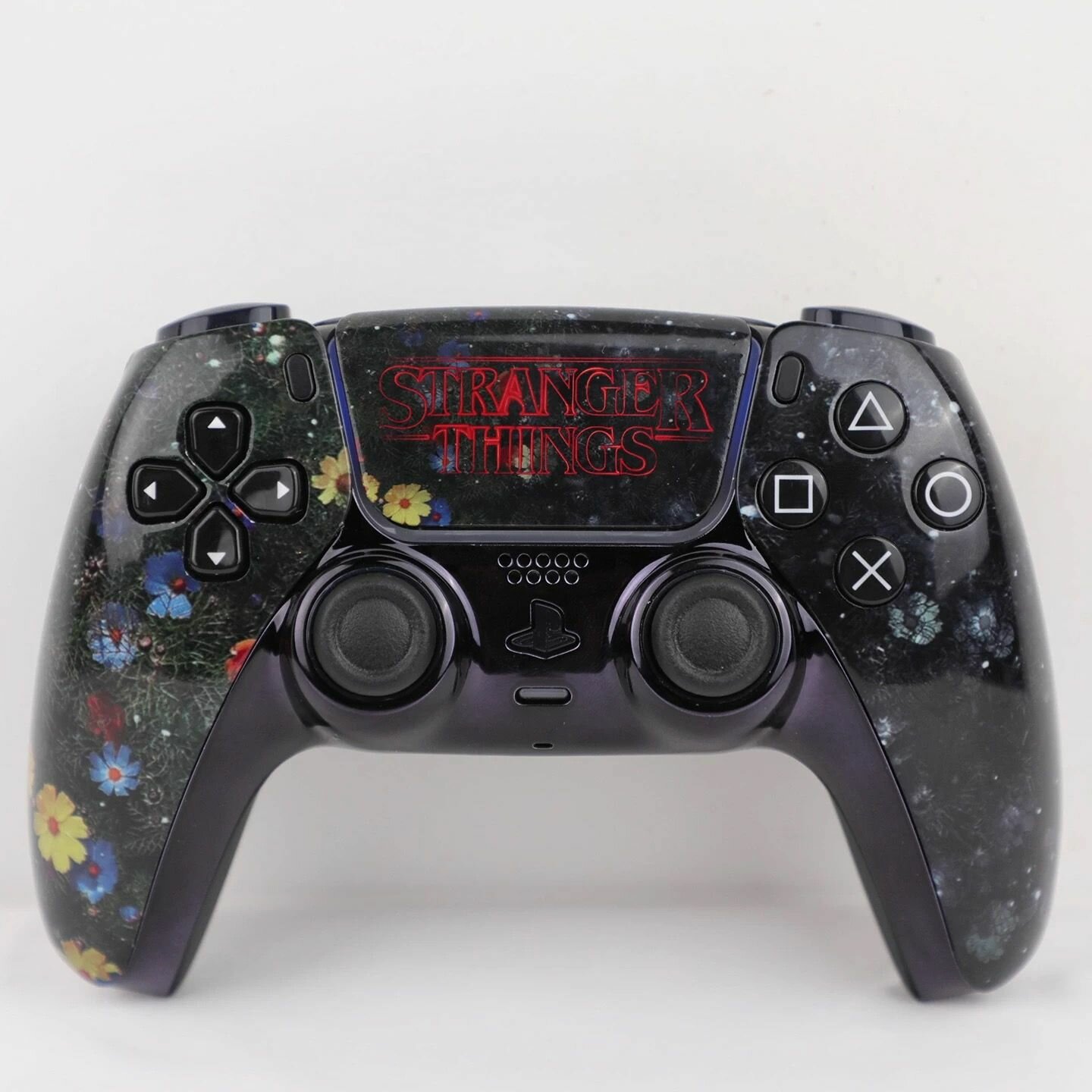 Модернизированный беспроводной геймпад с электромагнитными стиками и индивидуальной настройкой