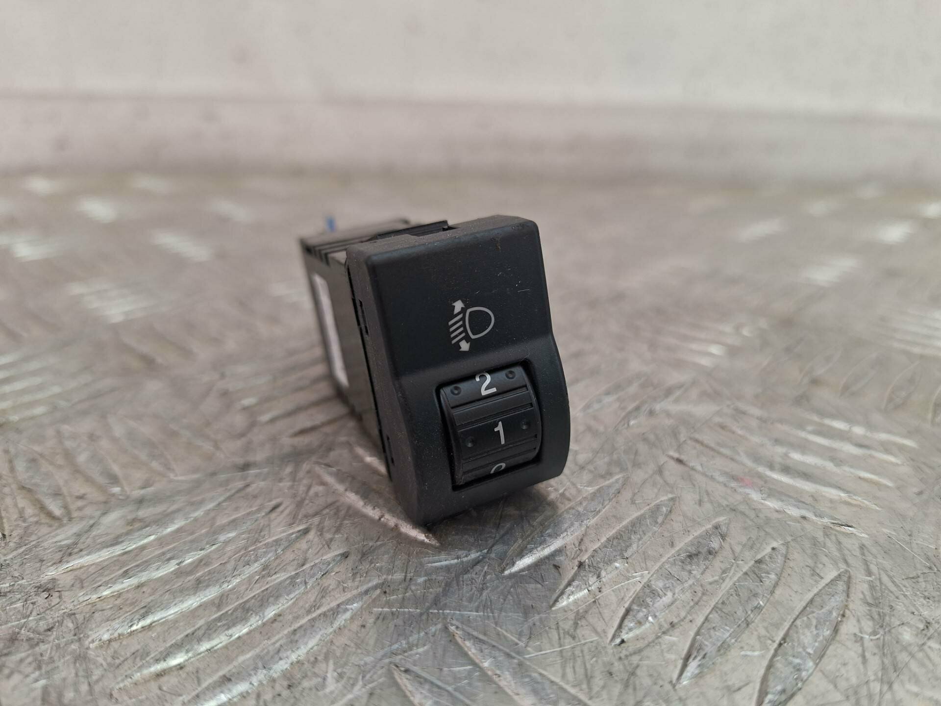 Корректор фар Mazda 3 рест. 2006 04057810