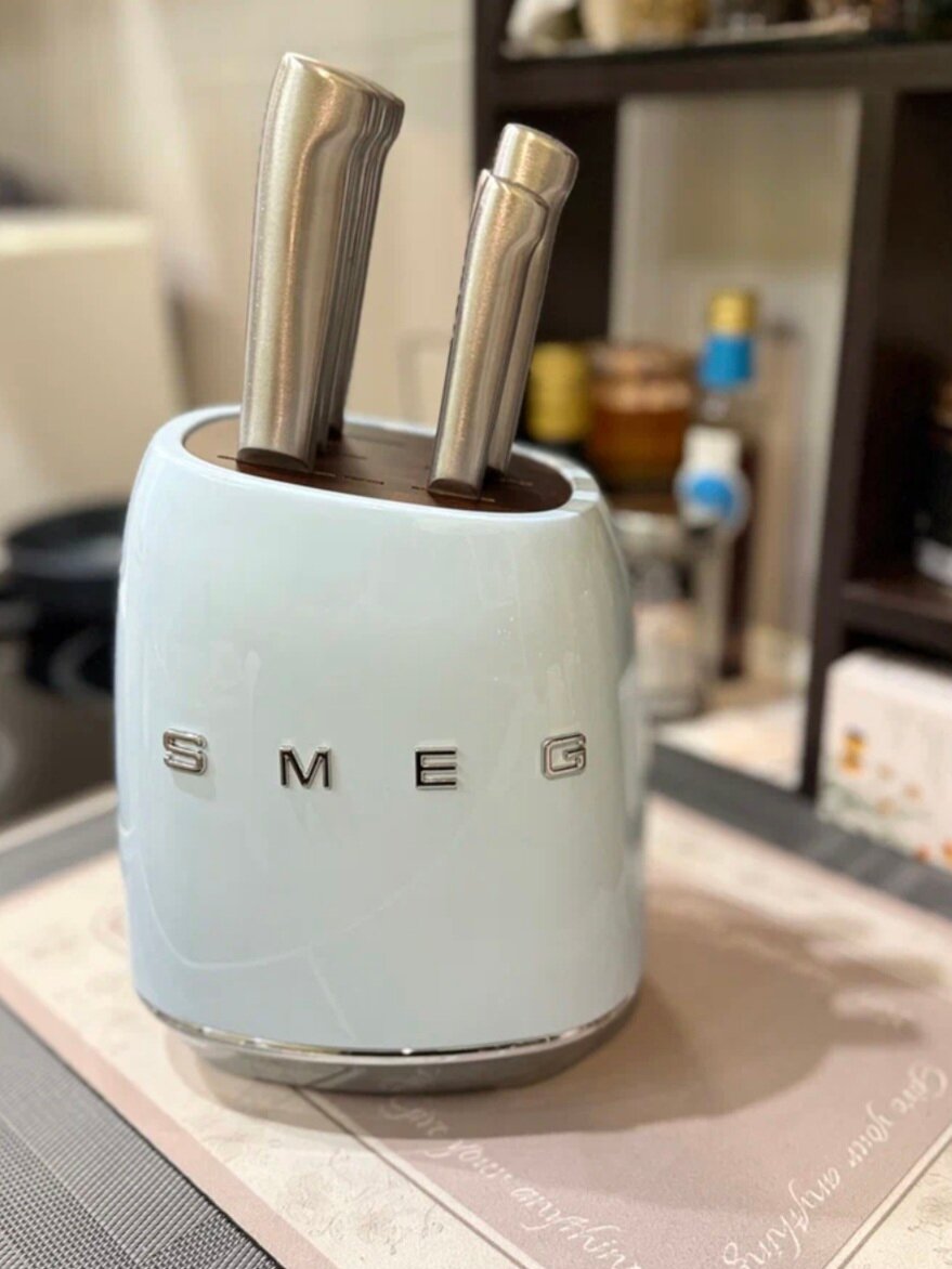 Smeg Кухонный набор ножей из 7 предметов с подставкой голубого цвета