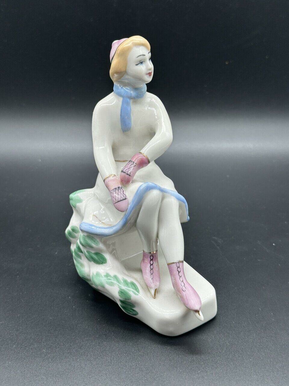 Статуэтка На катке Зхк Фарфор 1960 годы винтаж