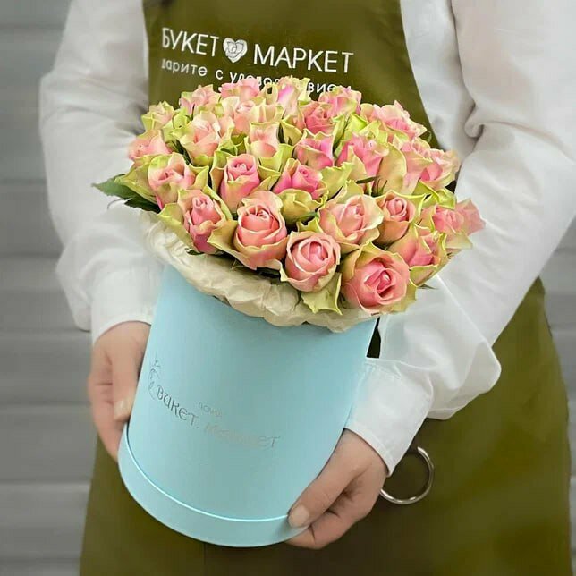 Букет Букет Маркет, из Кенийской Розы, в шляпной Коробке, 21 цветок, 40см