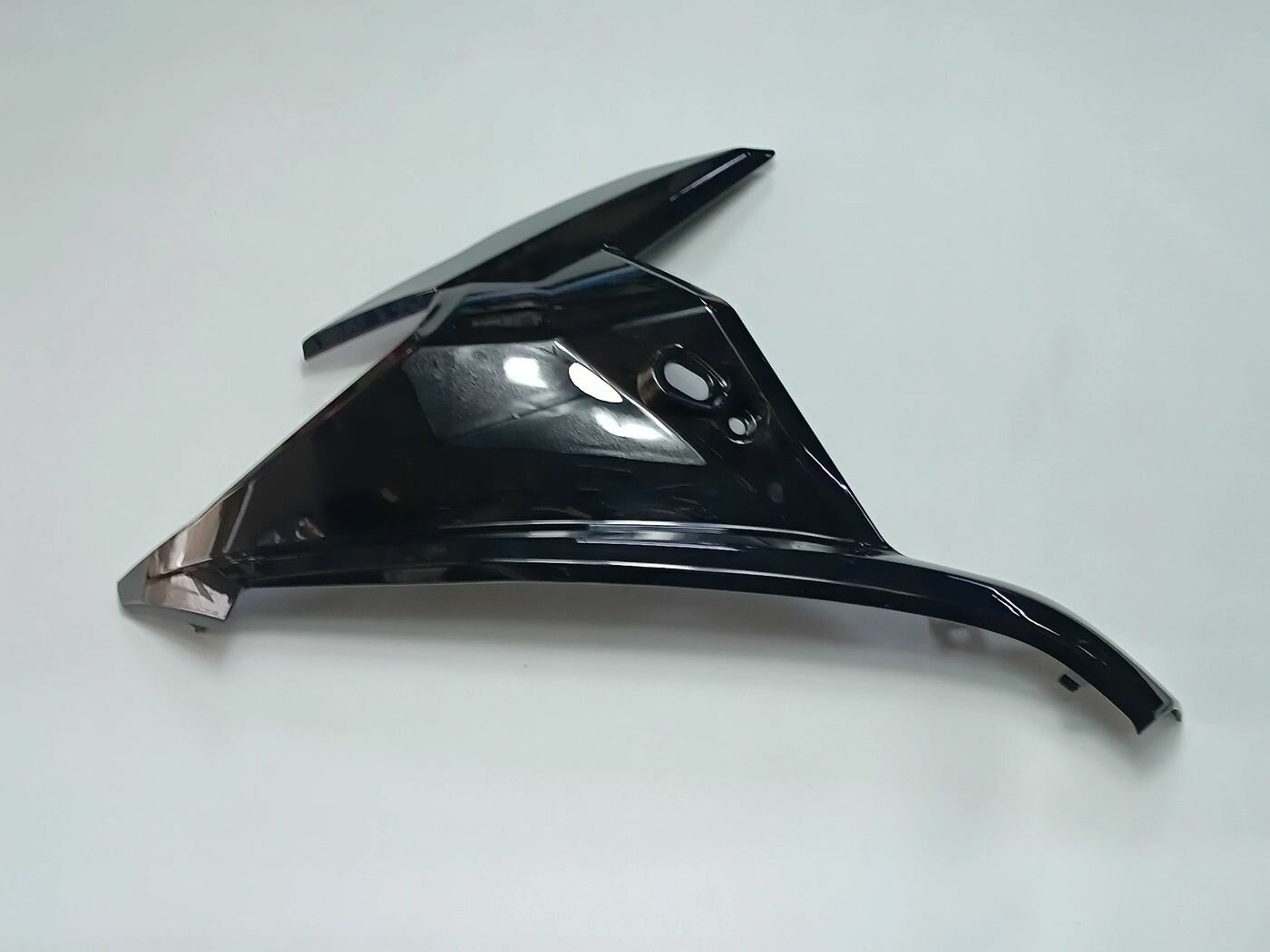 Боковой обтекатель передний левый GR500