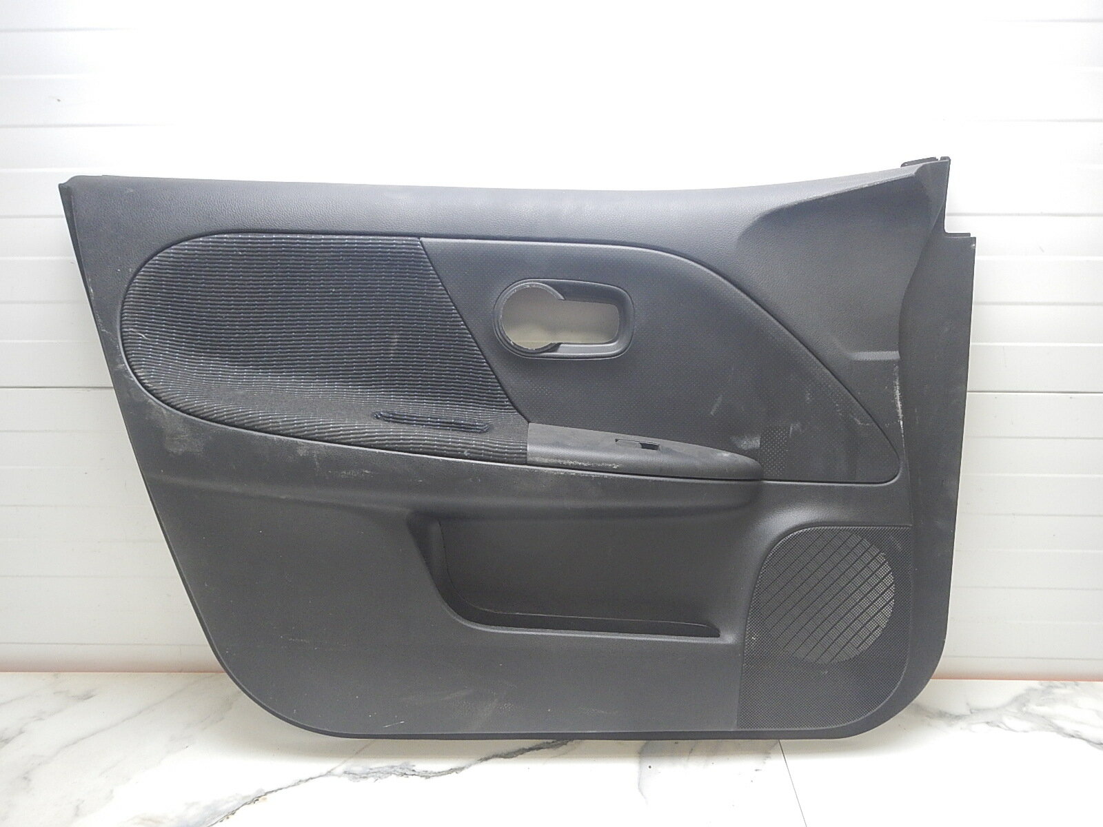 Б/У Обшивка двери передней левой, Nissan (Ниссан)-NOTE (E11) (06-) NISSAN NOTE (E11) (06-) правый руль Царапины. 632129 N...