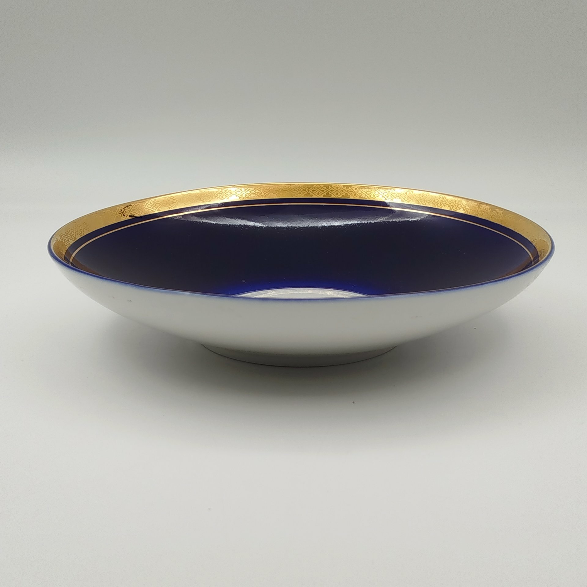 Сухарница кобальтового цвета с орнаментальным декором, фарфор, крытье