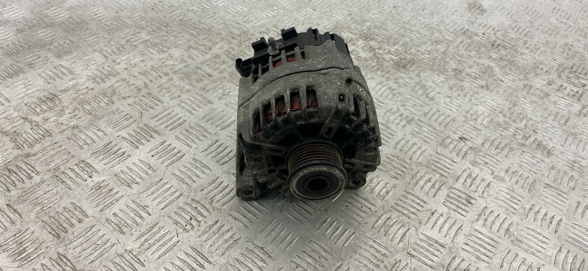 Генератор для BMW 5 F10/F11/GT F07 2.0 OEM 8507624