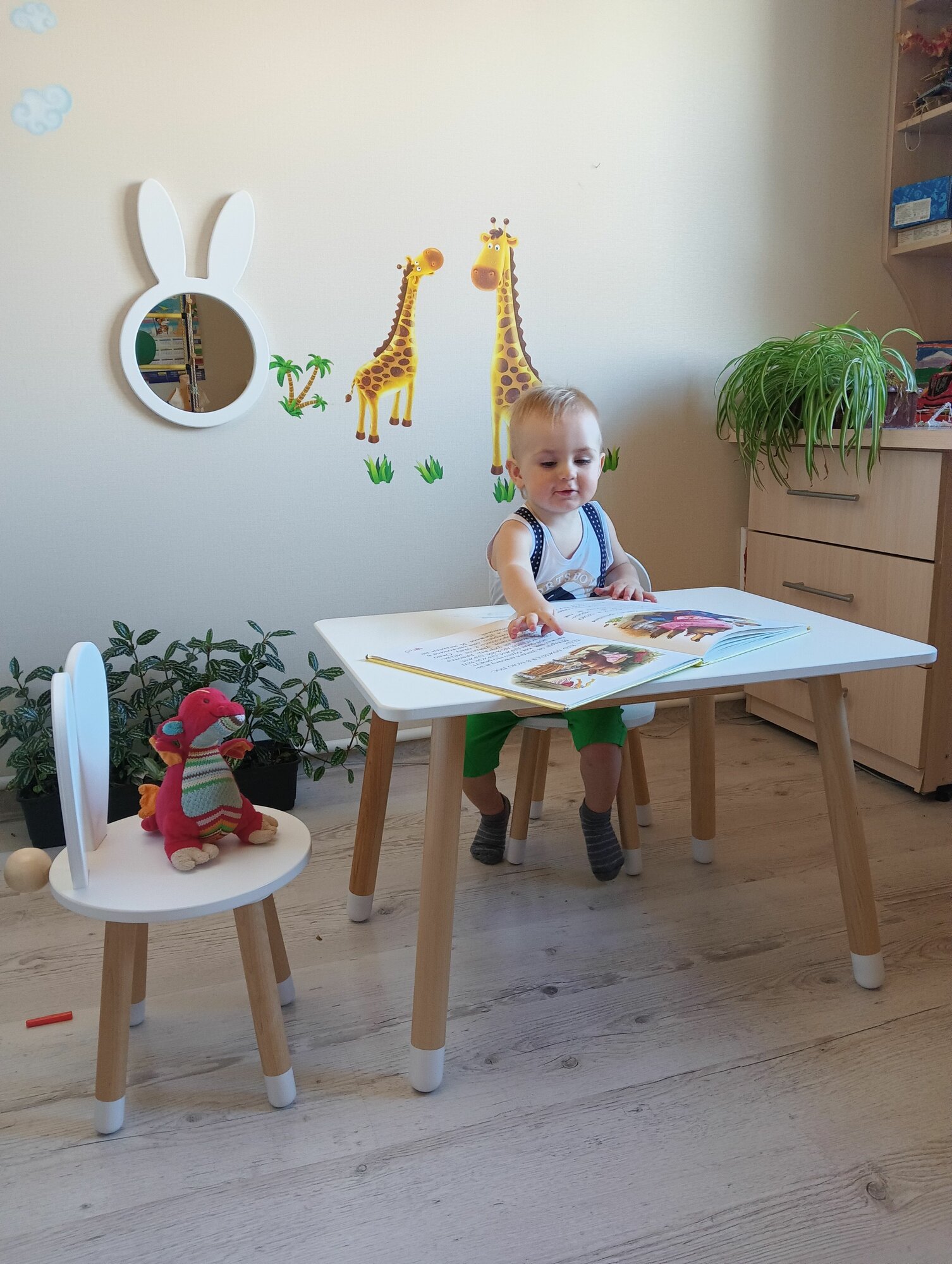 Детский стол