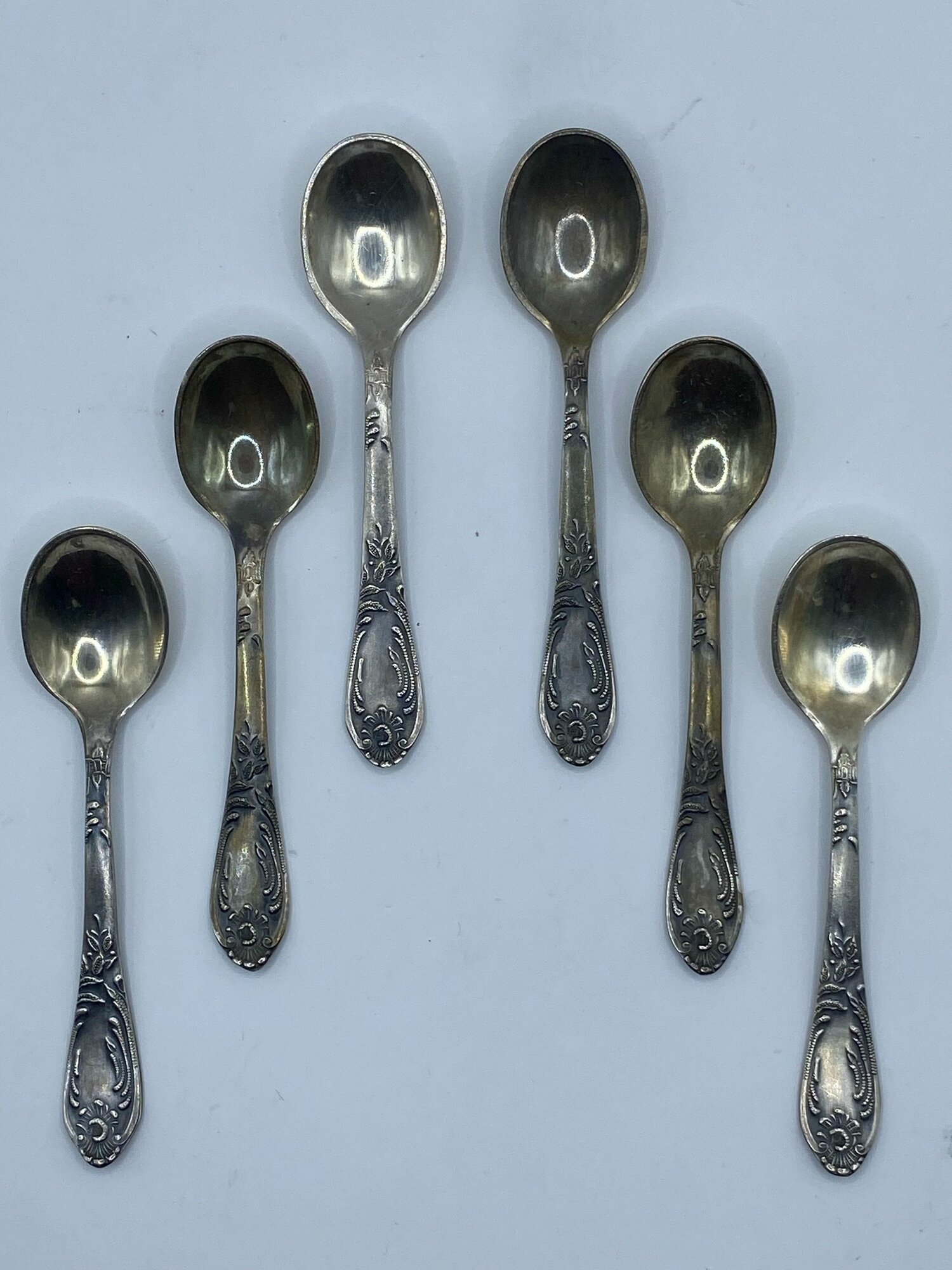 Набор кофейных ложек "Цветочный узор" 6 шт. Мельхиор с серебрением. СССР. ЗiШ. Длина: 10,5 см