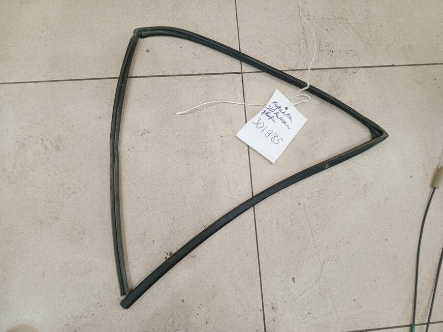 Уплотнитель стекла двери задней правой от Toyota Corolla E150 2006-2013