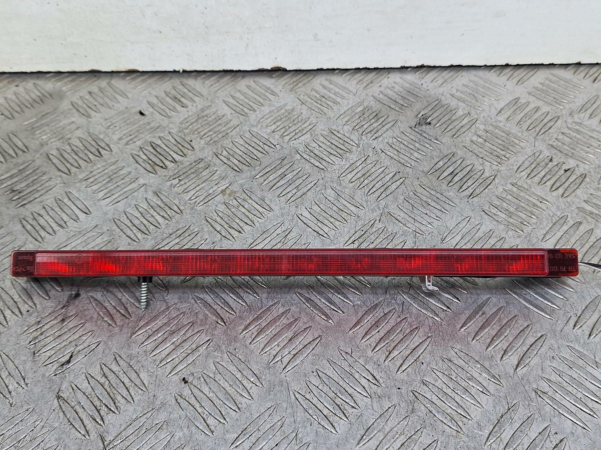 Дополнительный стоп-сигнал Audi A4 B5 1997 8D9945097B