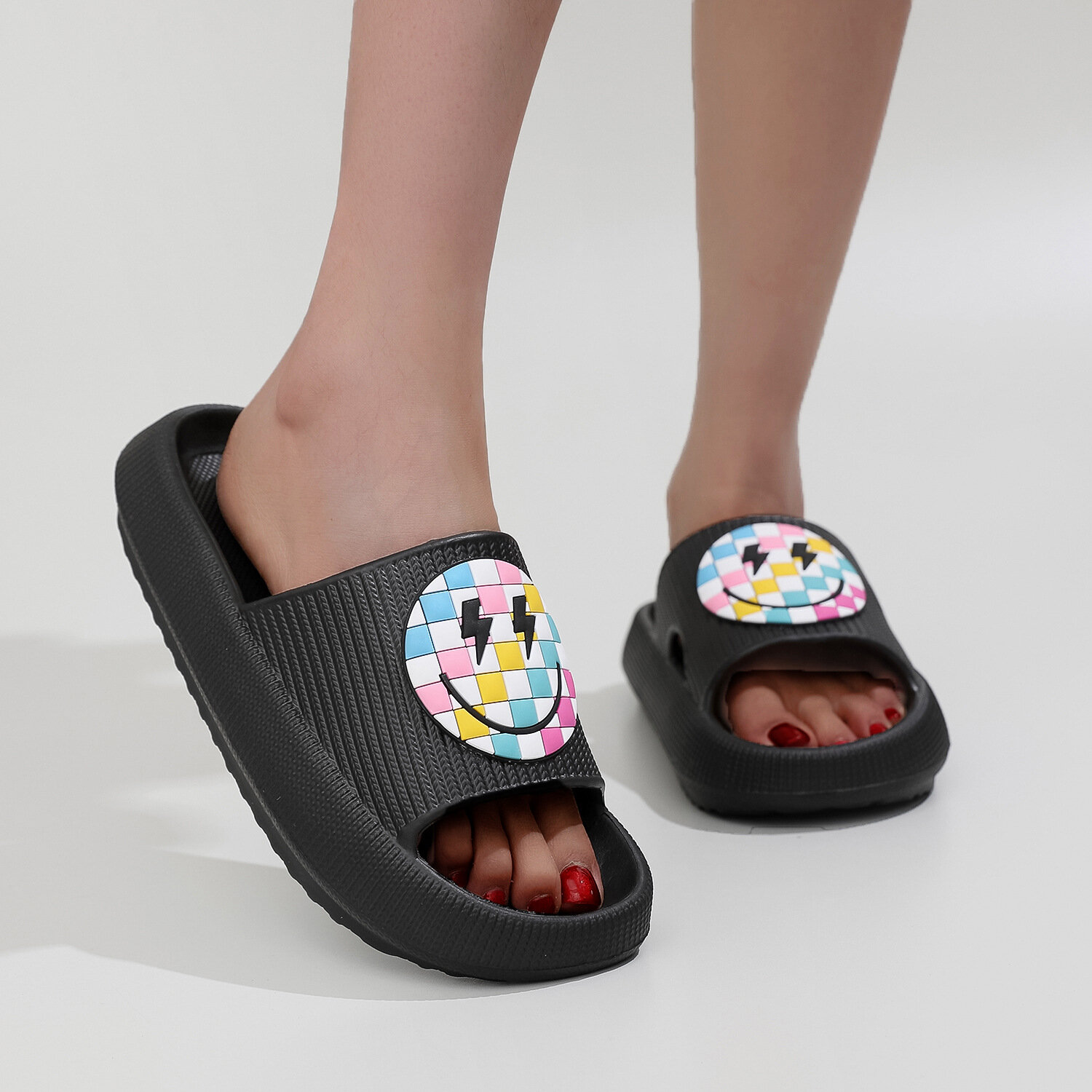 Новые сандалии с мультяшными смайликами для пар, летние домашние сандалии для ванной комнаты и душа, для мужчин и женщин, с толстой подошвой.41-42