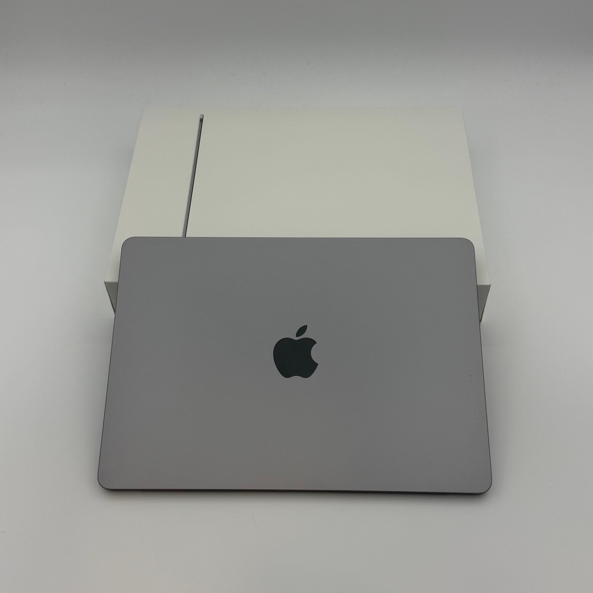 Ноутбук Apple MacBook Air 13 2024 M3 16/256GB Space Gray MC8G4