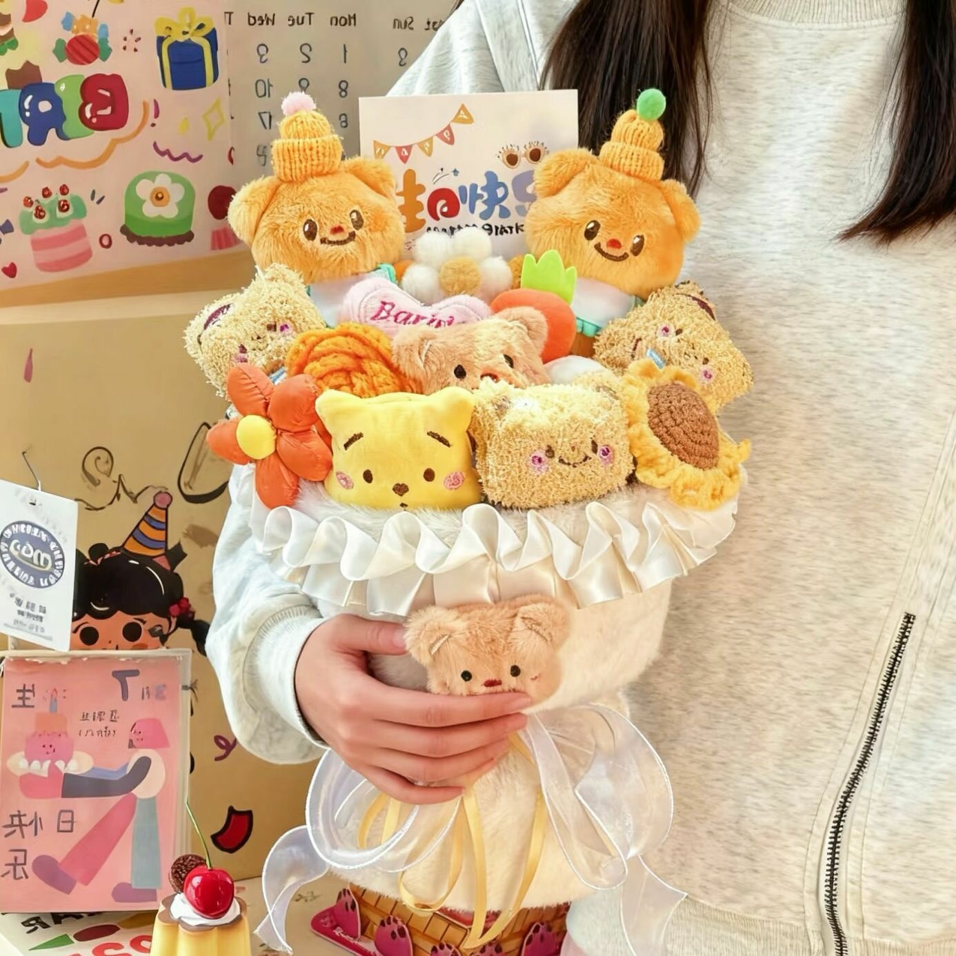 Новый креативный букет из мультяшных масляных мишек — идеальный подарок на Международный женский день, выпускной, день рождения и другие особые случаи для лучших подруг и девушек.