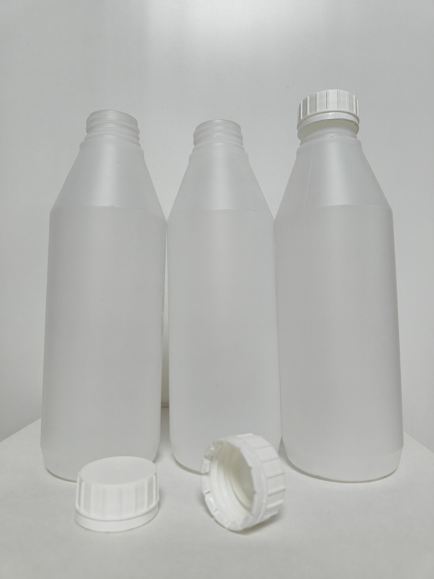 Бутылка полиэтиленовая 0,5л с завинчивающейся белой крышкой 32мм