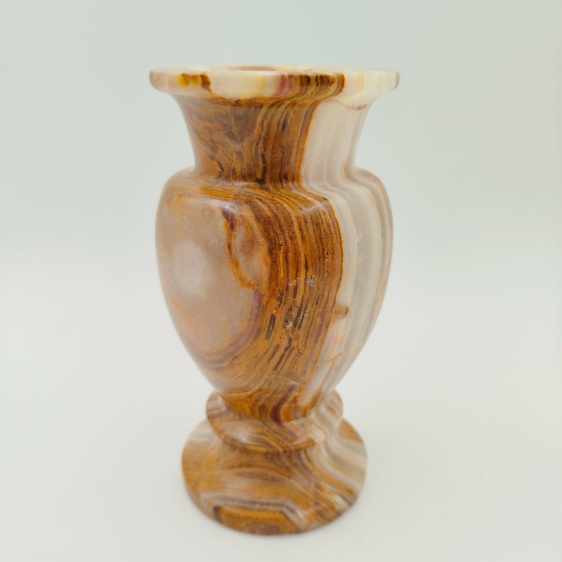 Ваза для небольшого букета, оникс, резьба, Азия, 2000-2015 гг.